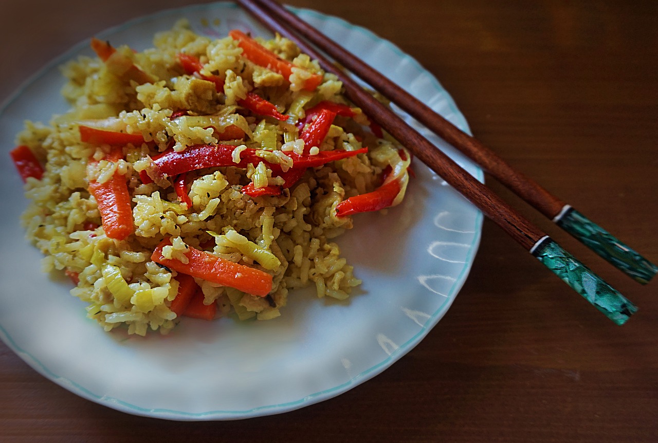 Rețetă: orez cu legume pregătit în stil chinezesc - Barikada