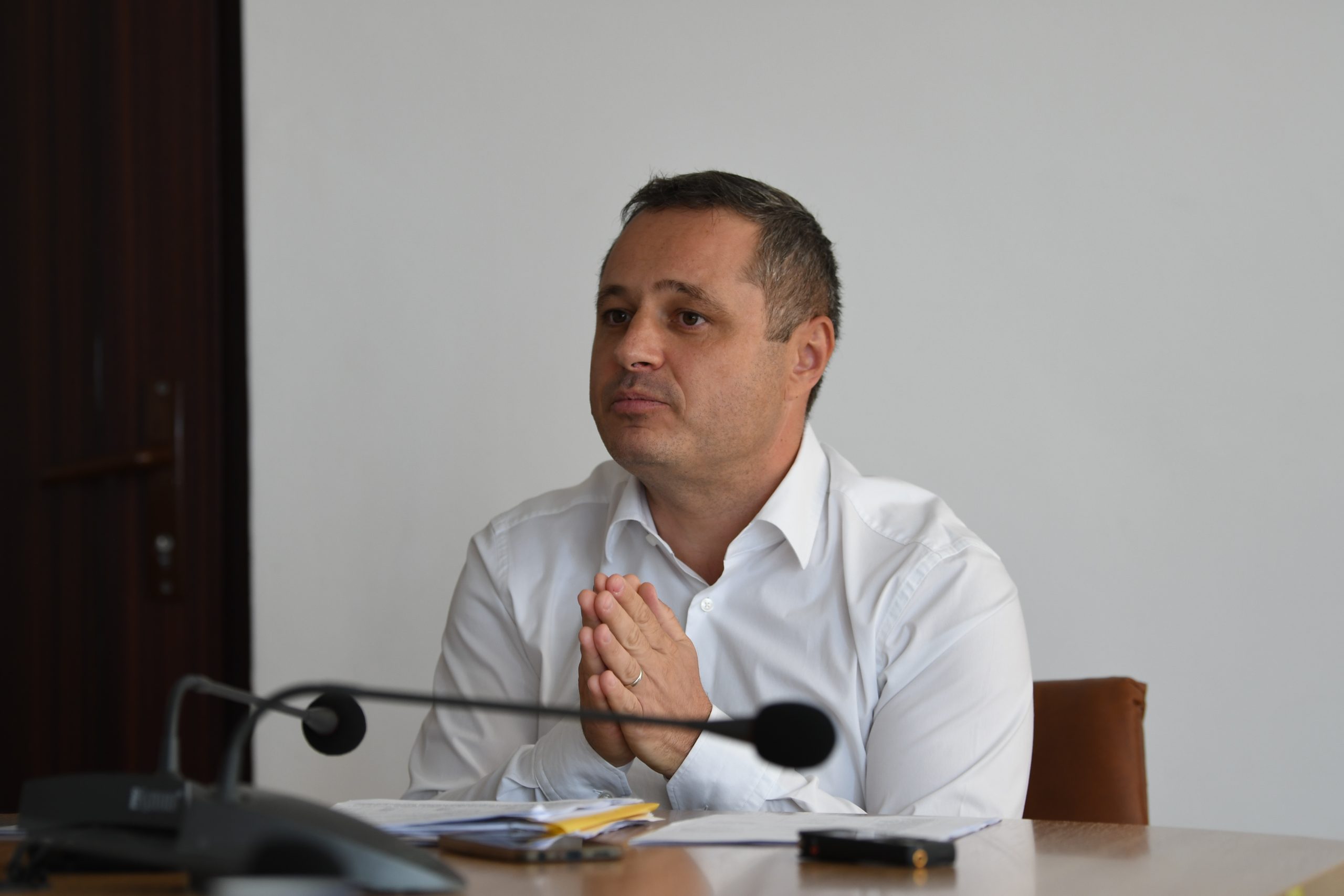 Trei luni de haos administrativ: Devansarea alegerilor locale, sub ...