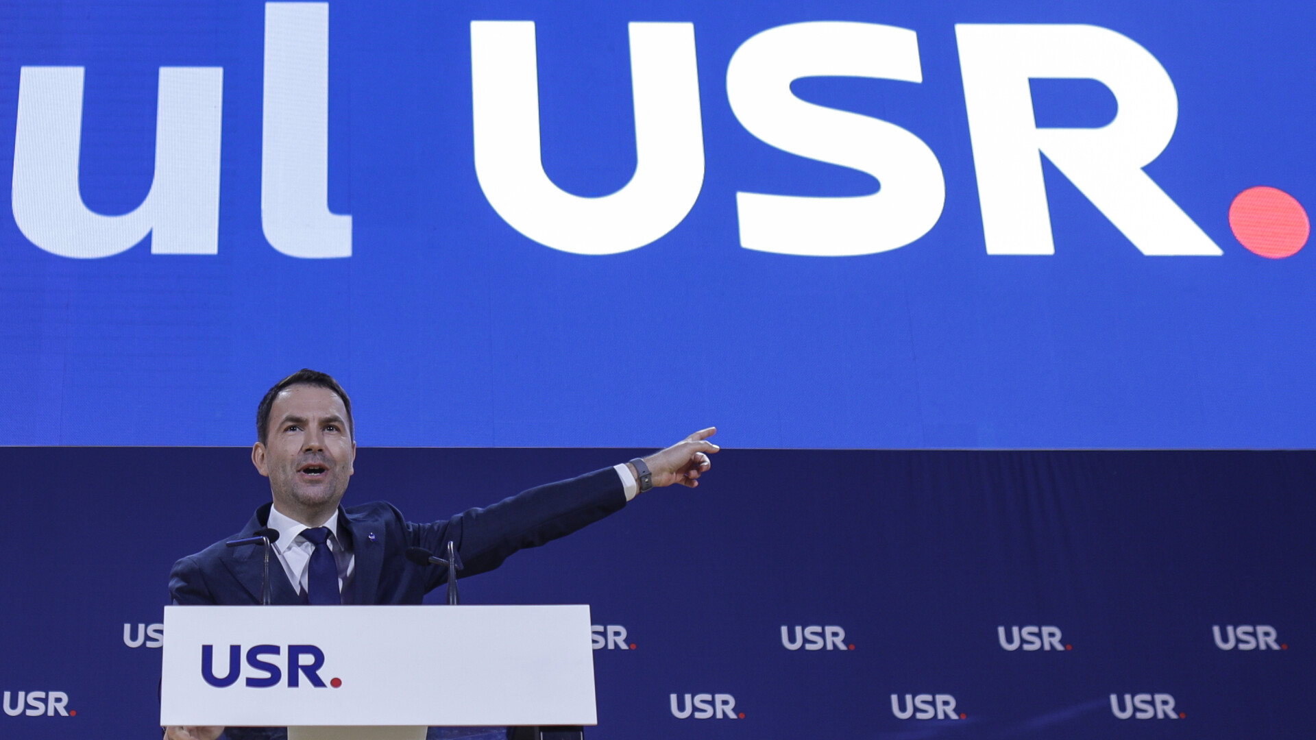 10 membri USR şi-au depus candidatura pentru preşedinţia partidului ...